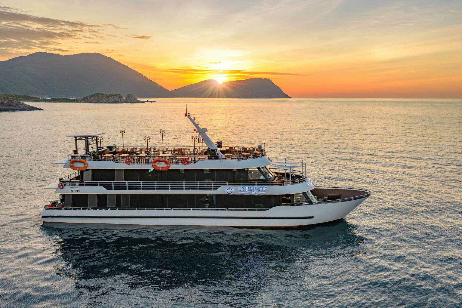 Nha Trang Bay Discovery & Beach Day Cruise - Emperor Cruises Origin Nha ...